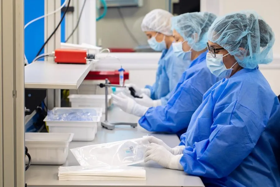 Choosing the Right CMO: Your Guide to Contract Manufacturing ...